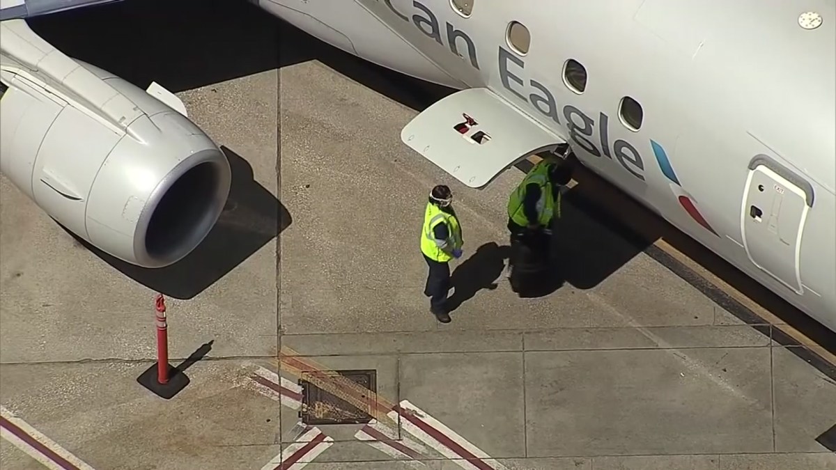 American Airlines Begins Monitoring the Temperature Of Ground Crews at ...