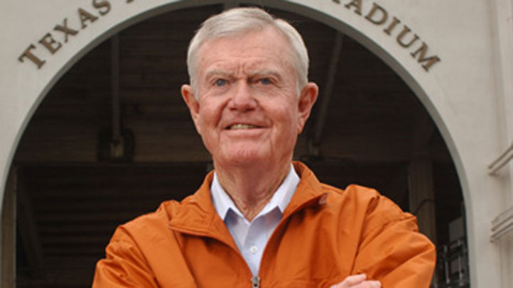 Alzheimer’s Fund Set Up to Honor Former UT Coach Darrell Royal – NBC 5 ...