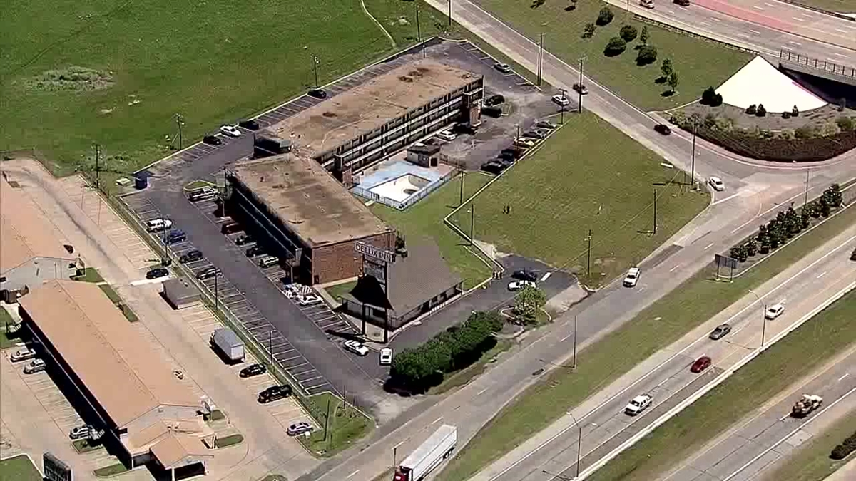 Two Shot at Deluxe Inn Motel in Mesquite (Aerial Video) – NBC 5 Dallas ...