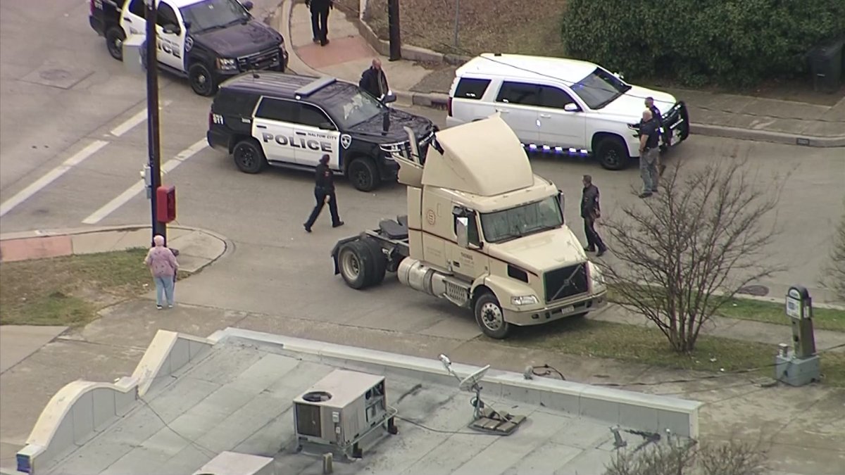 Driver Leads Police on Chase in Stolen Big Rig – NBC 5 Dallas-Fort Worth