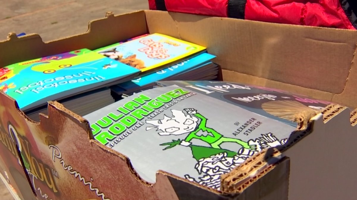 Hundreds of Reading With You Books Handed Out in Fort Worth – NBC 5 ...
