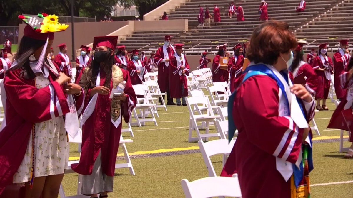Fort Worth ISD High Schools Hold Senior Commencement, Mask Required ...