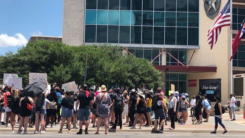 Authorities Confront Protesters on Dallas’ Hunt Hill Bridge – NBC 5 ...