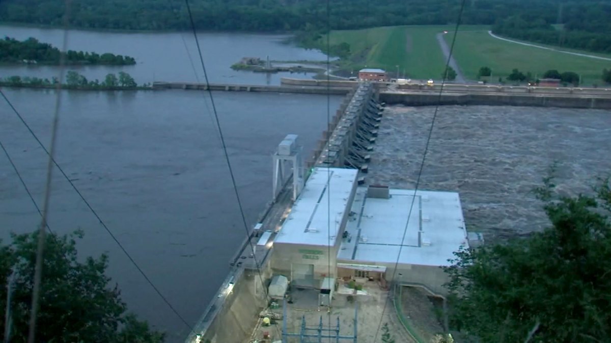 Oklahoma Town Evacuated After Runaway Barges Threaten Dam – NBC 5 ...