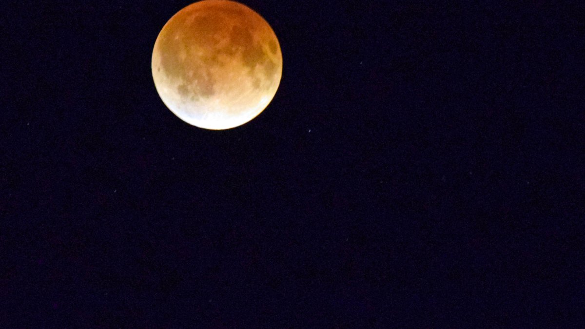 How to Watch the Lunar Eclipse Friday Morning in Texas – NBC 5 Dallas ...