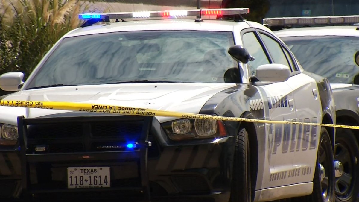 Dallas officer injured after suspect takes control of squad car – NBC 5 ...