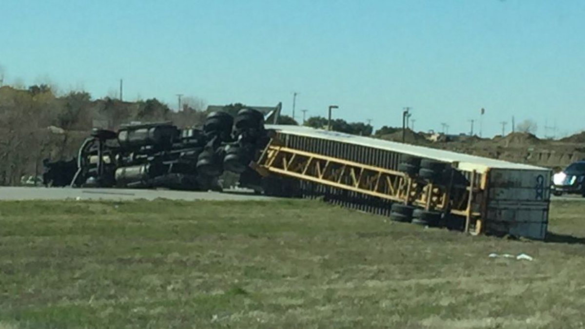 Driver Captures Dramatic 18 Wheeler Crash On Camera Nbc 5 Dallas Fort
