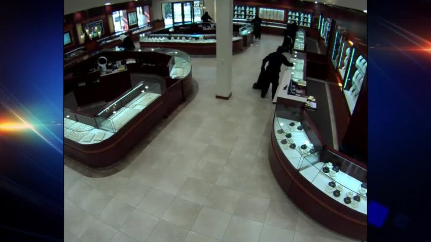 Daring Jewelry Robbery Caught on Camera – NBC 5 Dallas-Fort Worth