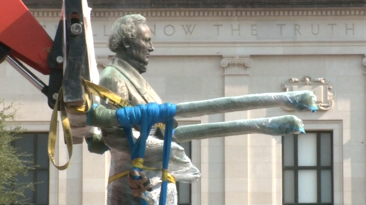 University of Texas Removes Jefferson Davis Statue – NBC 5 Dallas-Fort ...