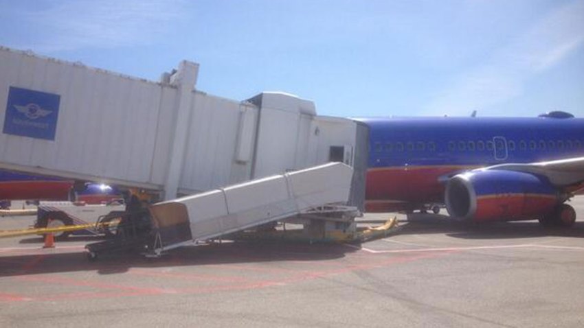 Jet Bridge Drops as Passengers Exit Southwest Flight – NBC 5 Dallas ...