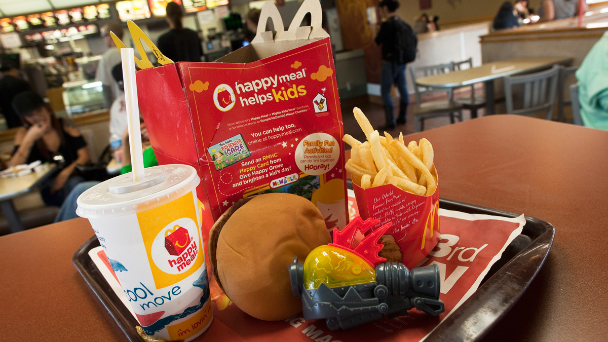 Cheeseburgers Chocolate Milk Out Of Mcdonalds Happy Meals Nbc 5 Dallas Fort Worth