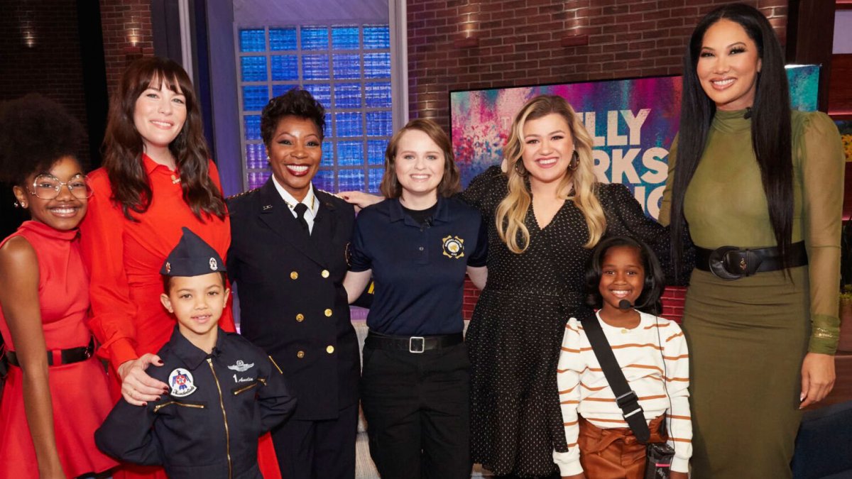 Dallas Chief Hall Surprises Aspiring Cop, Mentee on ‘The Kelly Clarkson ...