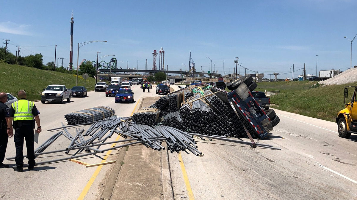 Six Flags Drive Back Open After Crash at Interstate 30, Texas 360 in ...
