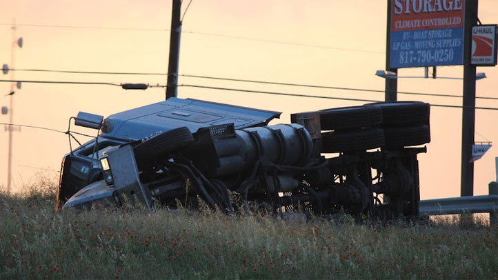 Tanker Truck Crash Sparks Fire, Closes I-35W in Alvarado – NBC 5 Dallas ...