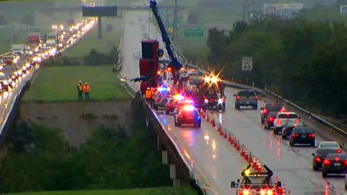 Driver Dies After Truck Plunges Off Bridge – NBC 5 Dallas-Fort Worth
