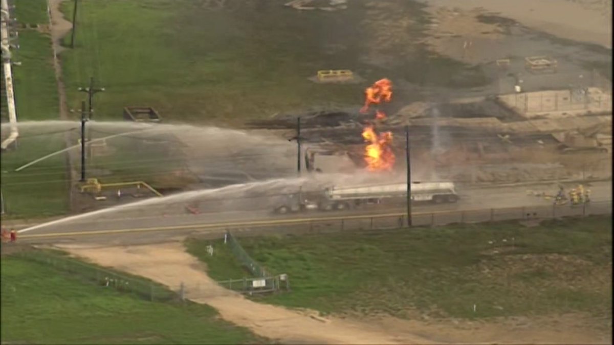Texas Gas Pipeline Erupts in Flames After Cut by Contractor – NBC 5 ...