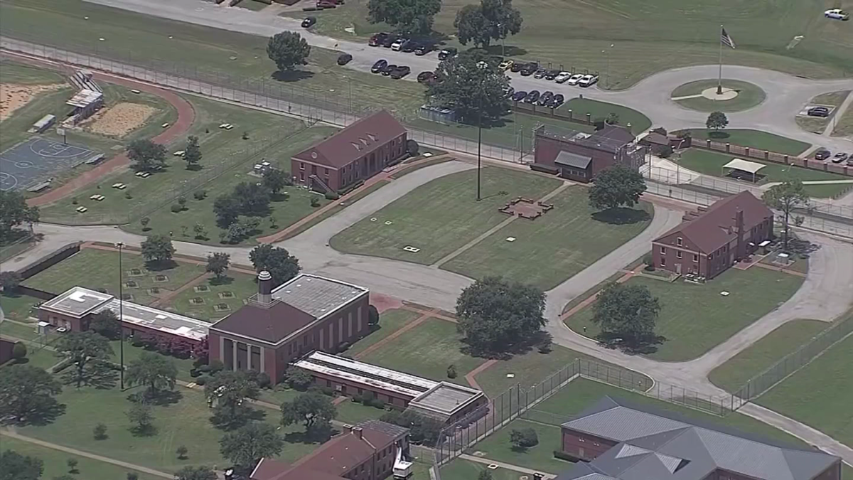 Families Worried About Loved Ones in COVID-19 Outbreak at Federal ...