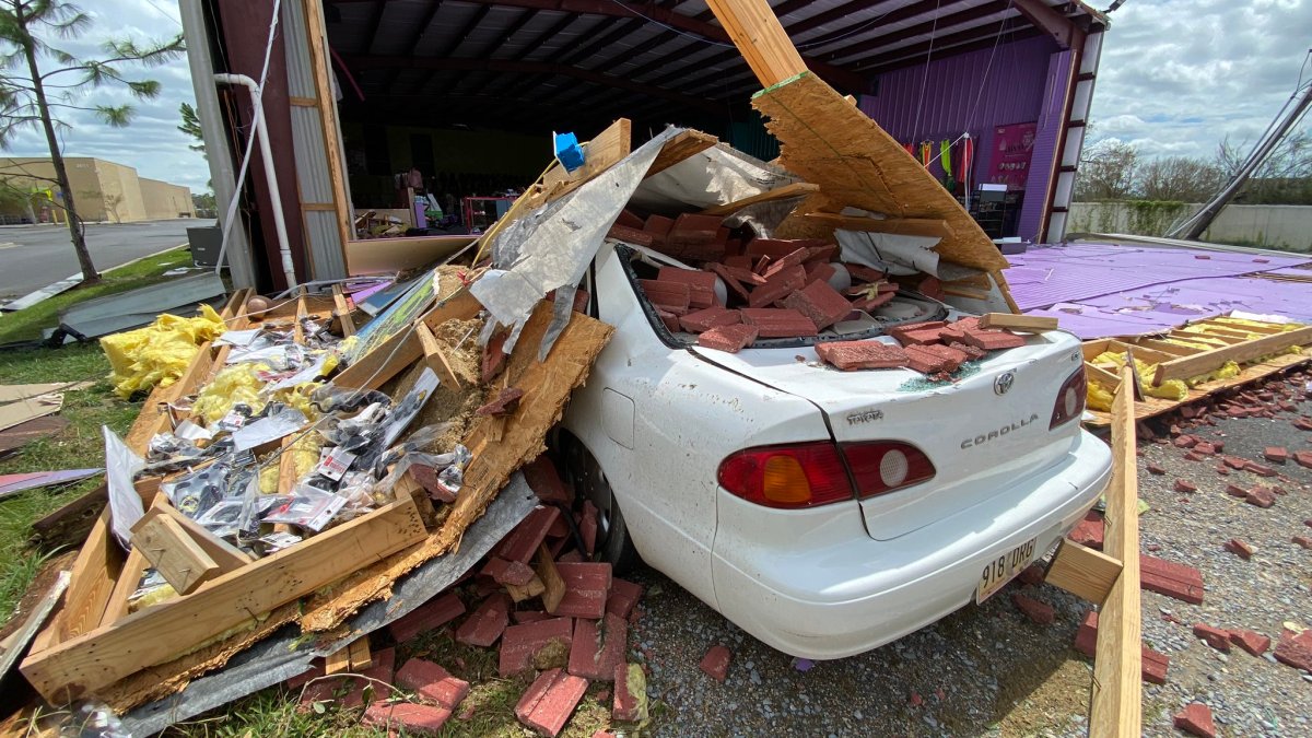 In Aftermath of Hurricane Laura, Residents Worry About Help – NBC 5 ...