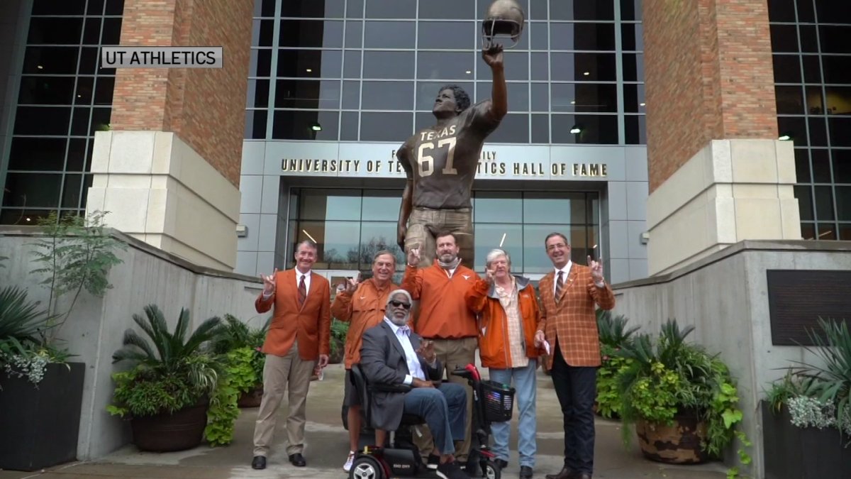 UT Austin Unveils New Statue of Football Team’s First Black Letterman ...
