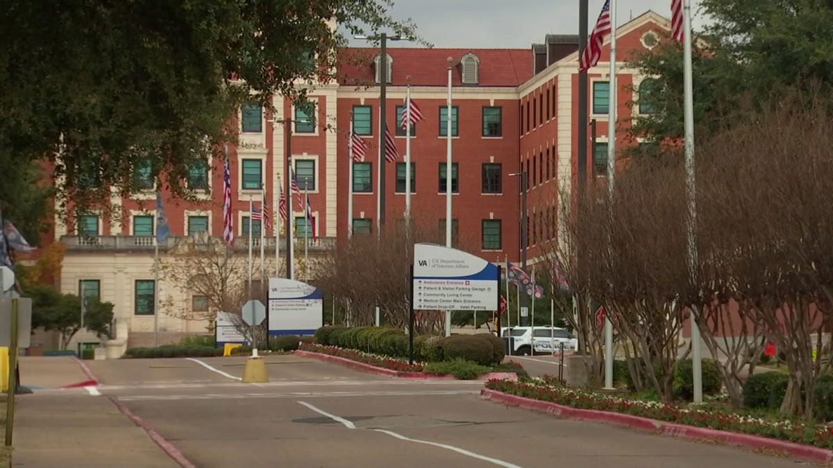 VA North Texas Employees, Veteran Residents Receive 1st COVID-19 ...