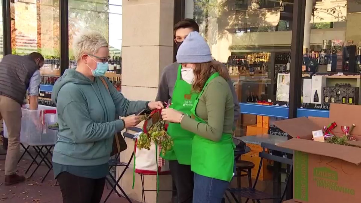 Teens Selling Mistletoe Put Food on the Tables of Those in Need – NBC 5 ...