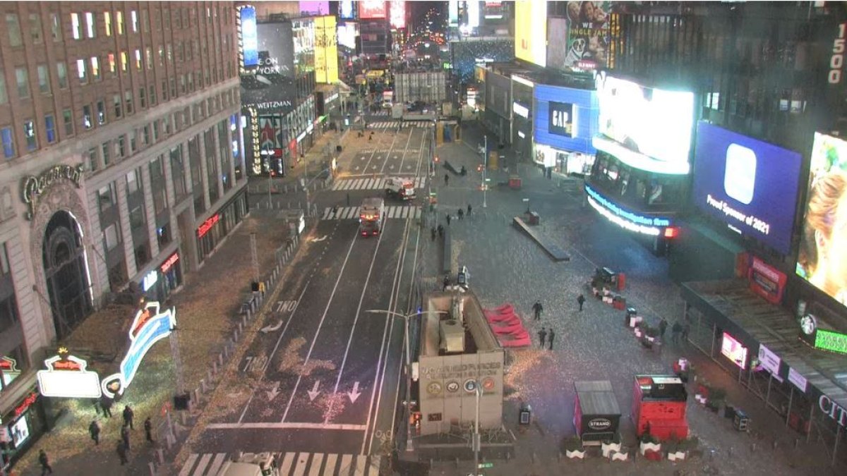 See What It Looks Like in Times Square Right Now – NBC 5 Dallas-Fort Worth