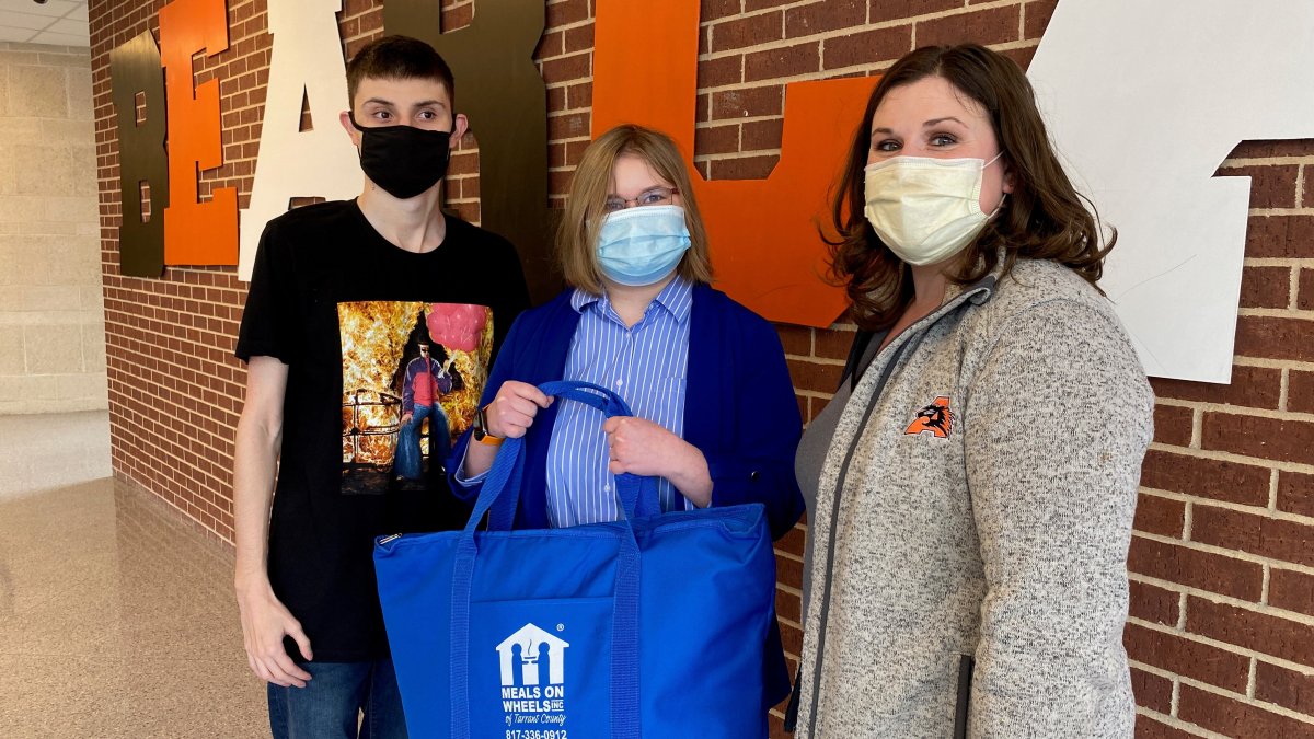 Delivering Meals Connects Aledo ISD Students to Community – NBC 5 ...