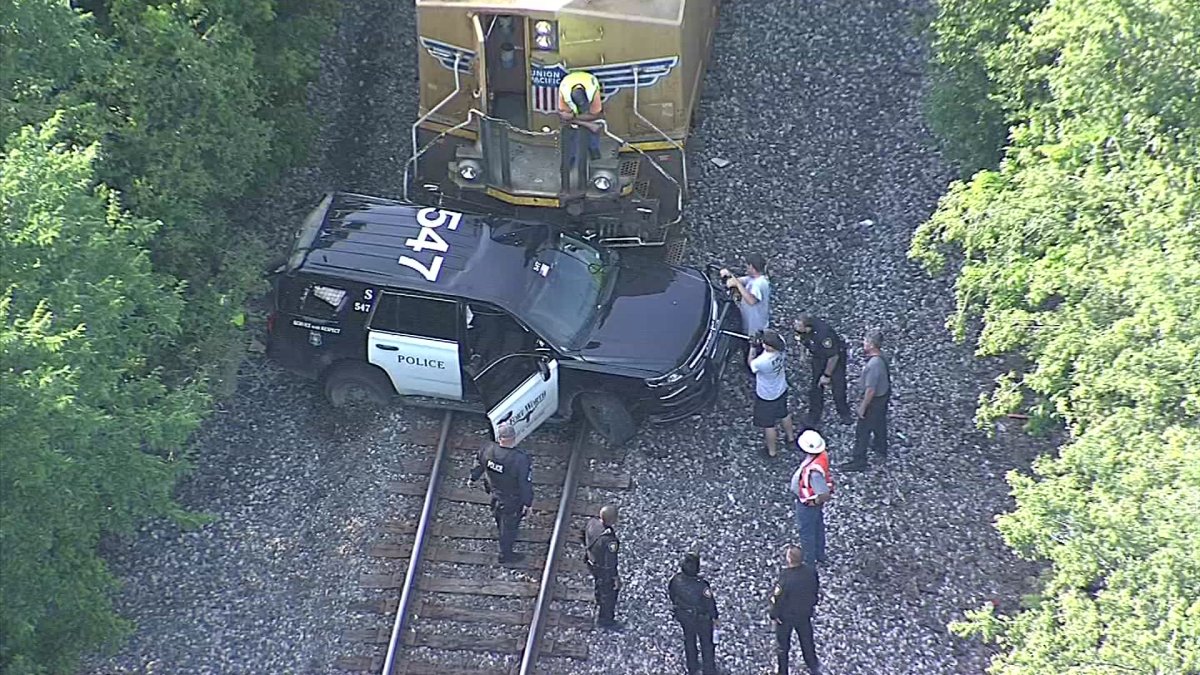 Train Collides With Fort Worth Police Squad Car – NBC 5 Dallas-Fort Worth