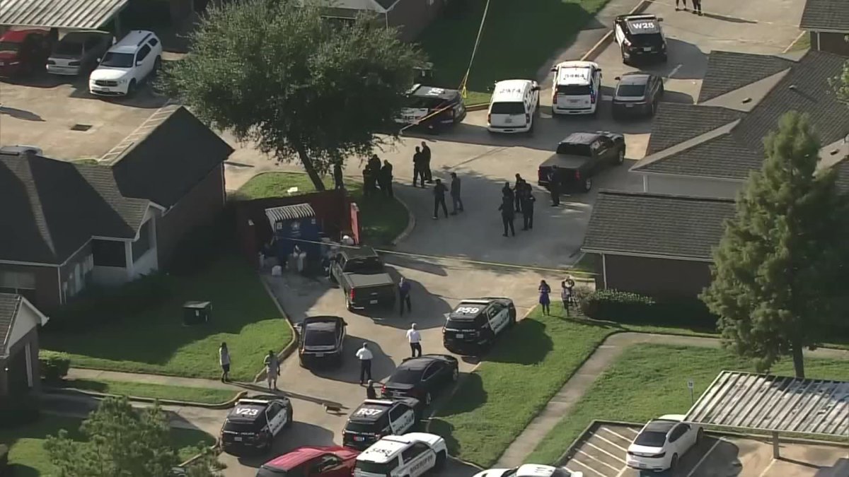 2 Officers Shot While Serving Warrant in Houston – NBC 5 Dallas-Fort Worth
