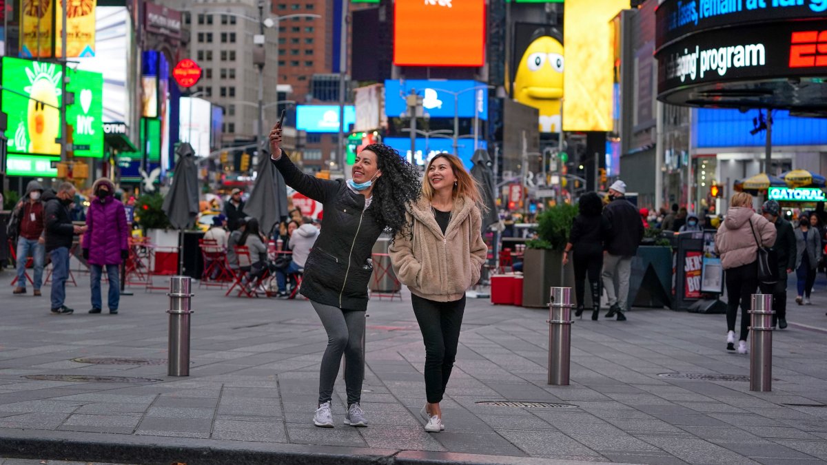 As Tourism Brightens, Times Square Hopes to Regain Luster – NBC 5 ...