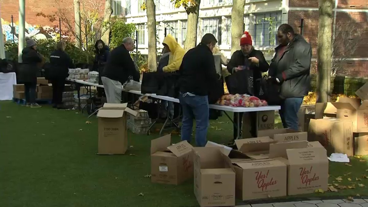 Food Banks See More Volunteer Shortage Issues During Omicron Surge ...