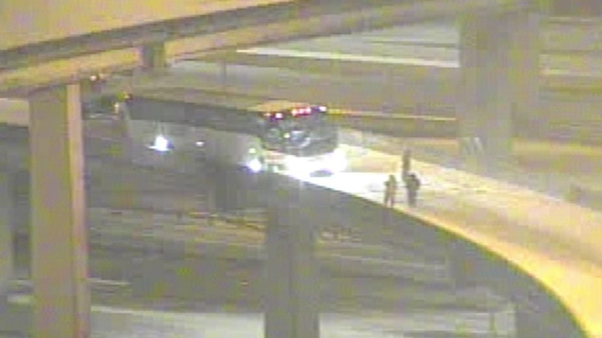 Charter Bus Stuck on Ice Blocks Woodall Rodgers Ramp in Dallas – NBC 5 ...