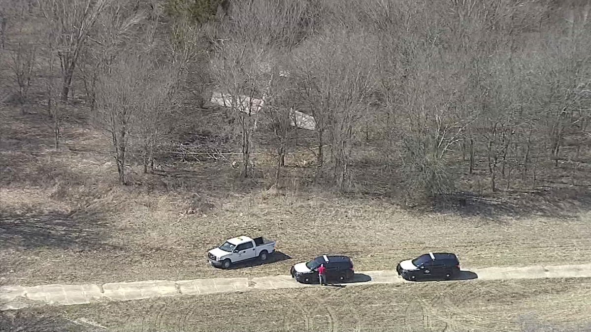 Single-Engine Plane Crashes Near Fort Worth Spinks Airport: Officials ...