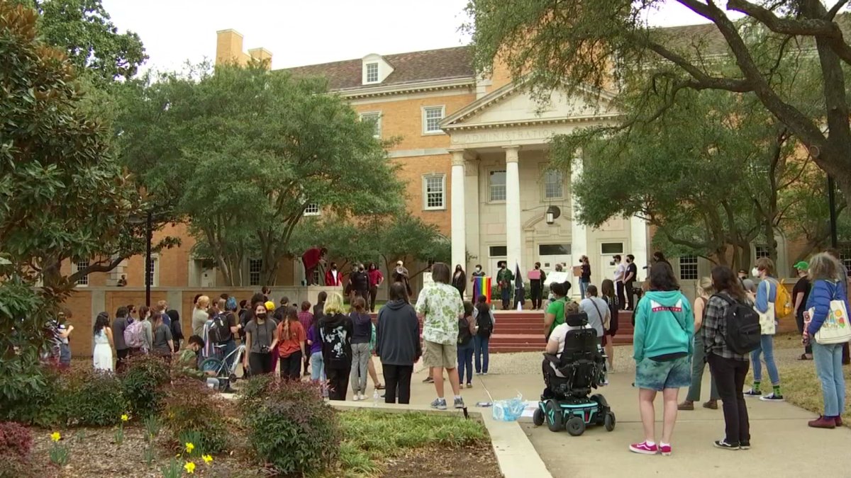 UNT Students Hold Walkout to Protest University President – NBC 5 ...