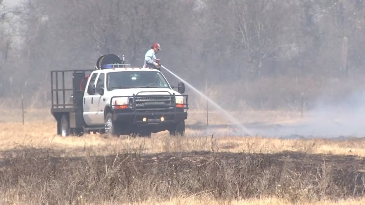 Firefighters Hope to Gain Ground on Texas Wildfires Saturday – NBC 5 ...