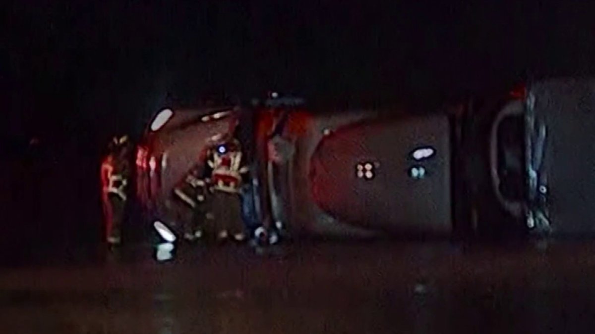 WATCH: Driver Climbs Out of 18-Wheeler Overturned During Storm – NBC 5 ... WATCH: Driver Climbs Out of 18-Wheeler Overturned During Storm – NBC 5 ...