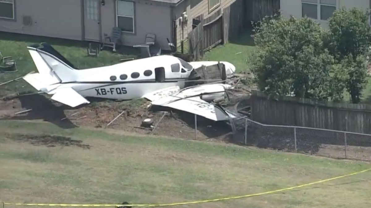 Plane Crashes Outside Homes Near Houston Hobby Airport – NBC 5 Dallas ...