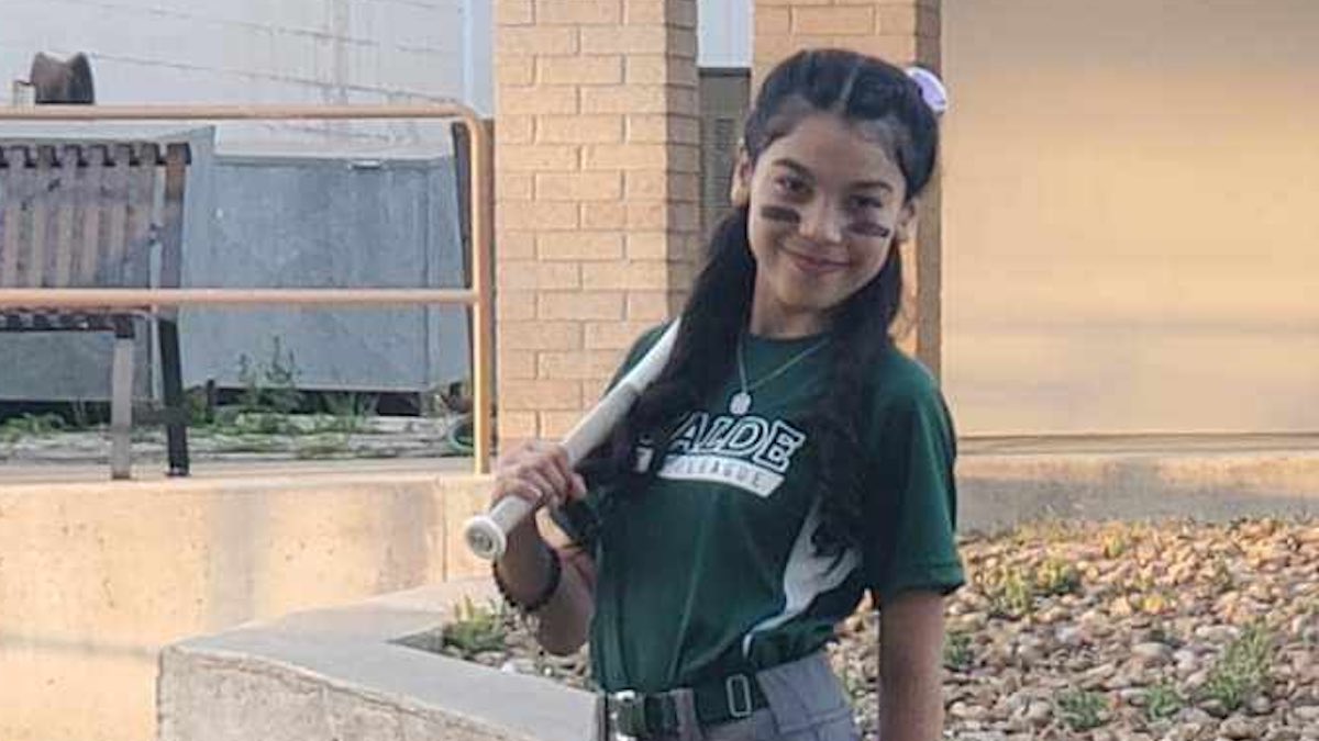 Softball, Baseball Teams Honor Little Leaguers Killed in Uvalde ...
