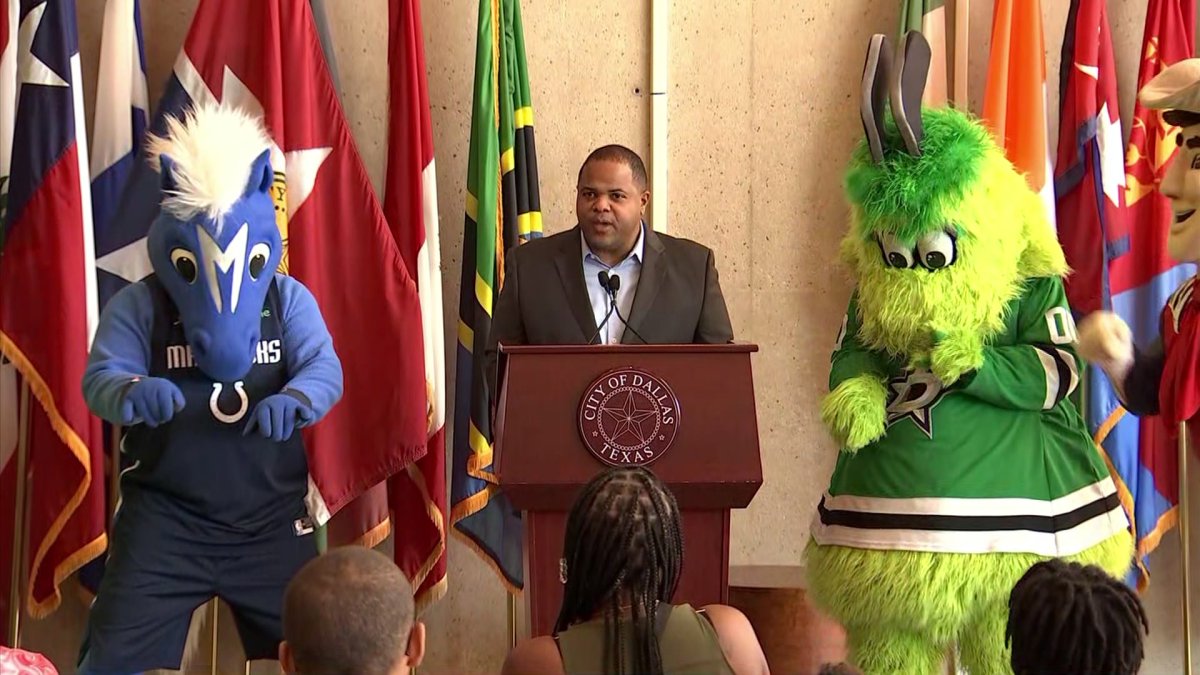 Dallas Mayor Eric Johnson Kicks Off Registration for Annual Back to ...