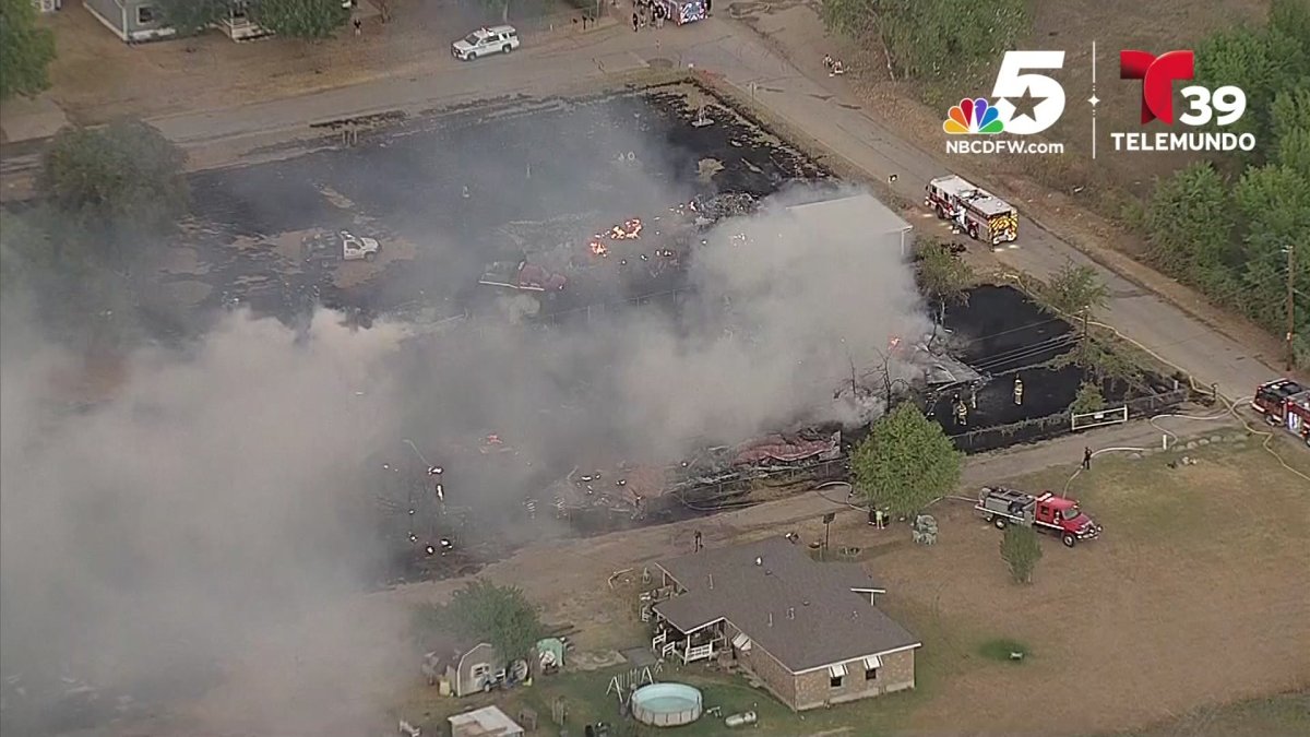 Tarrant County Crews Battle Fire Tuesday – NBC 5 Dallas-Fort Worth