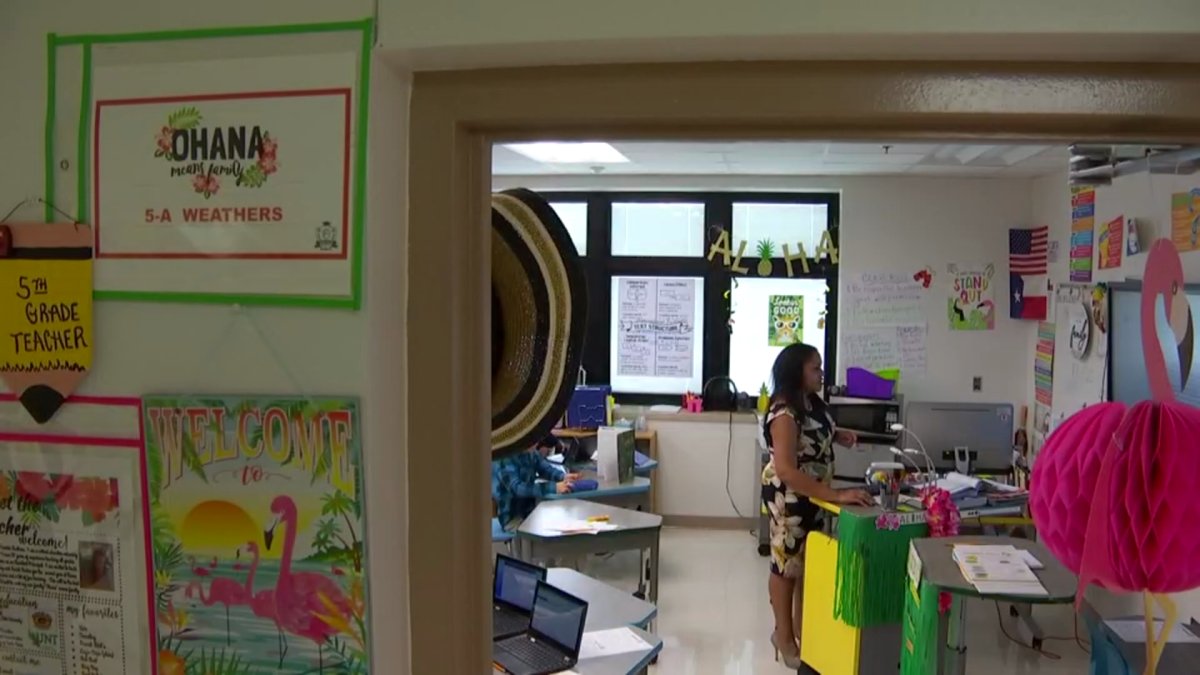 Dallas, Texas, Teacher Returns to Classroom to Help Students – NBC 5 ...