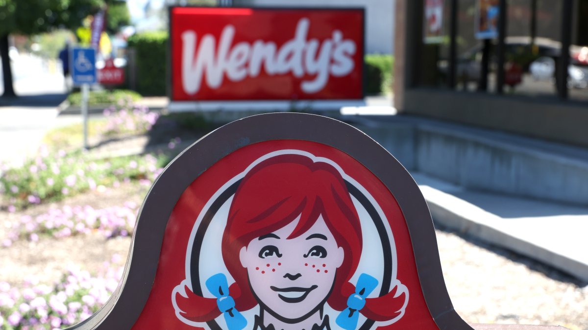 Wendys Pulls Lettuce From Sandwiches In 4 States Amid E Coli Outbreak
