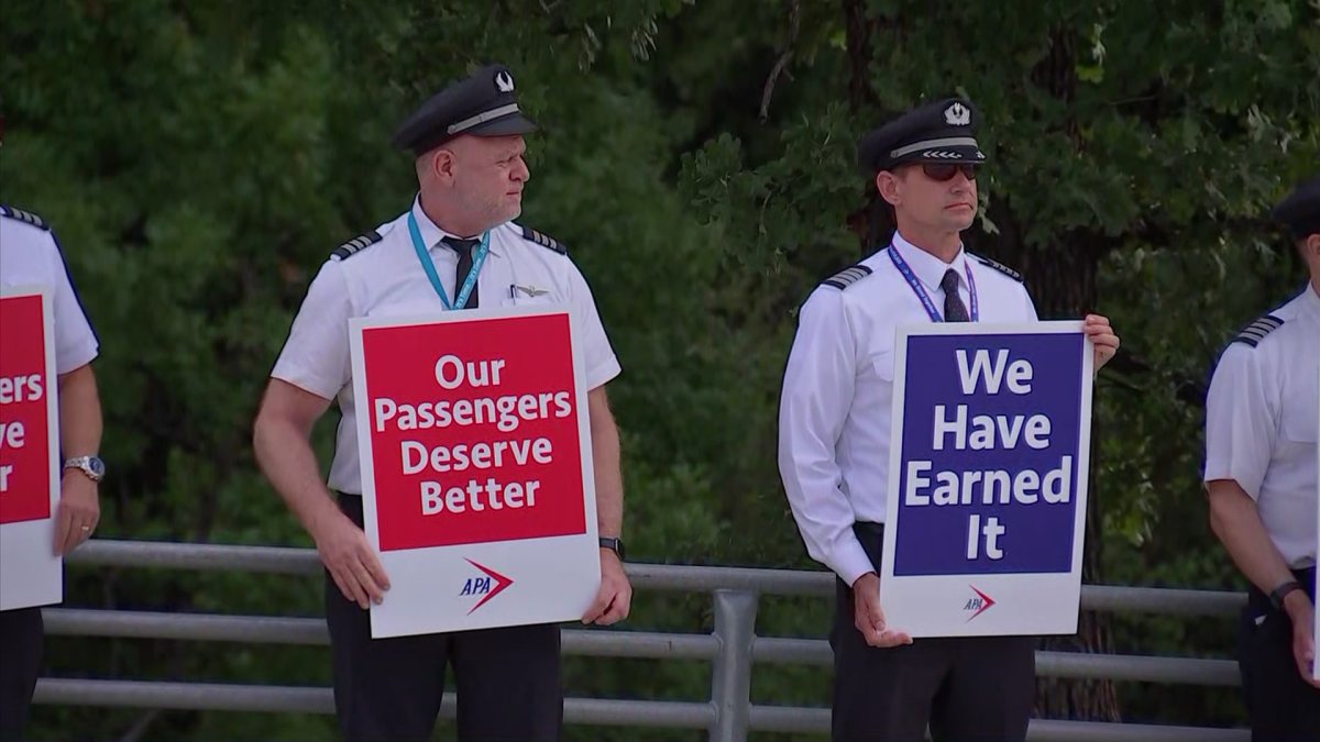 Hundreds of AA Pilots Picket HQ, Demand Reliable Schedules – NBC 5 ...