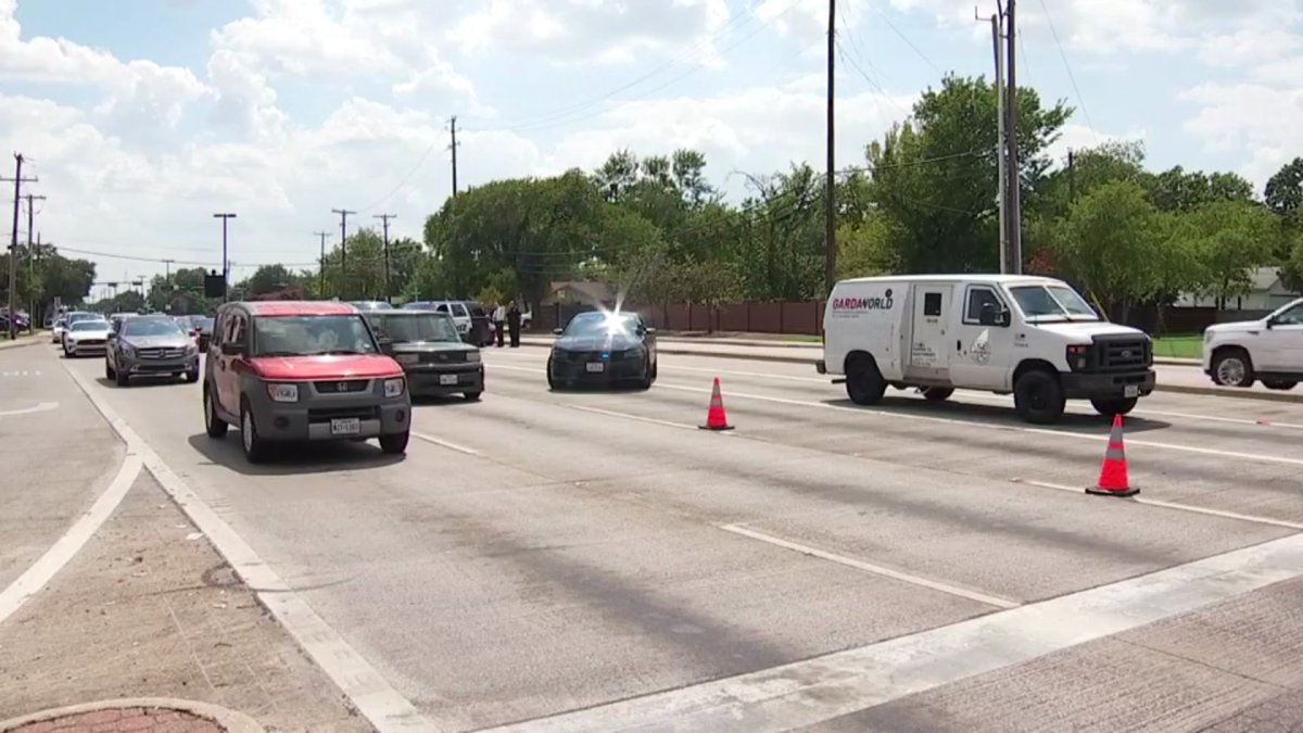 Police Investigate an Armored Car Robbery Attempt in Broad Daylight ...