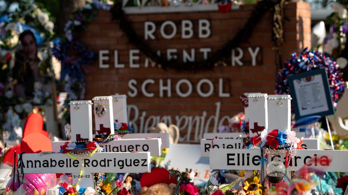 DPS Captain Gave Order to Wait to Enter Classrooms During Uvalde Shooting – NBC 5 Dallas-Fort Worth