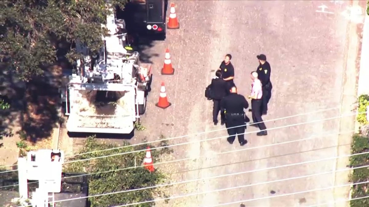 Tree Trimmer Falls Into Wood Chipper in Menlo Park, Dies – NBC 5 Dallas ...