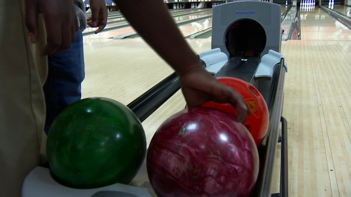 Dallas ISD Bowling Team Gives Students Opportunity to Play Sports – NBC ...