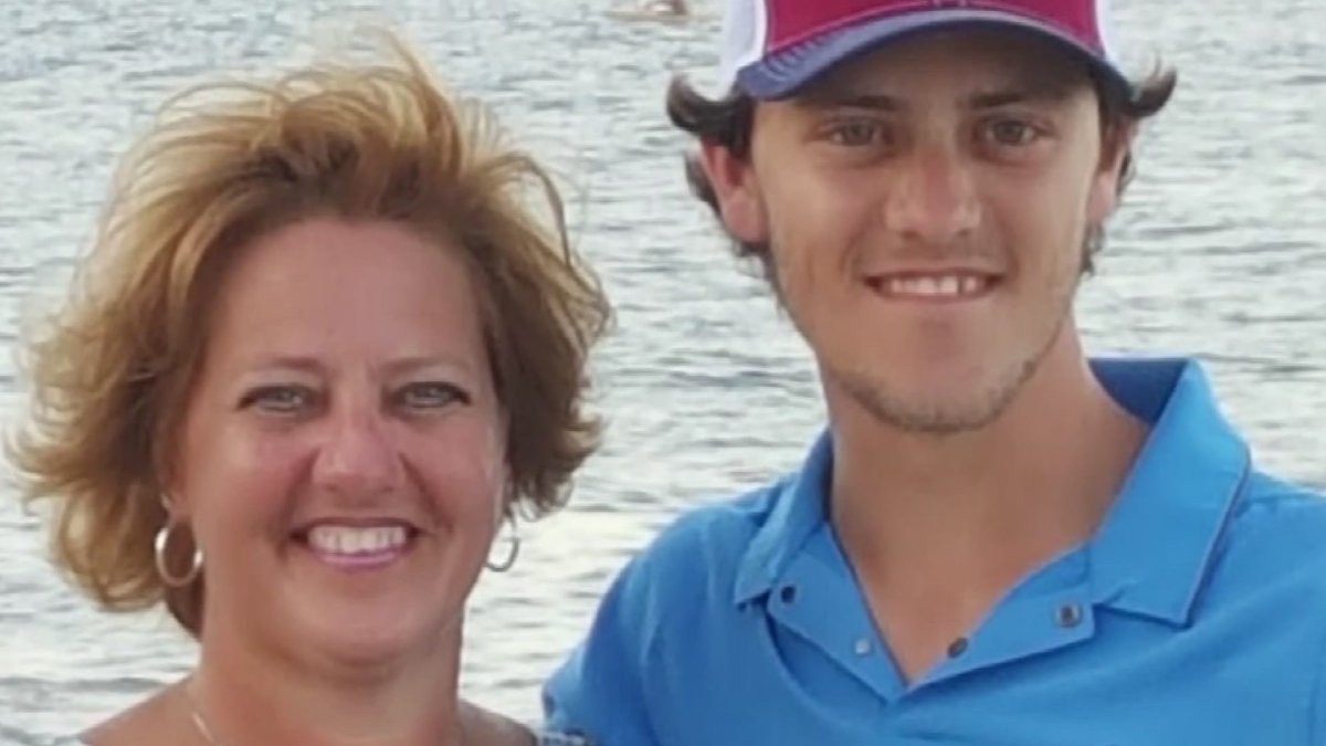 After Suffering Tragedy, Mom Offers Support to Grieving Dallas PD ...