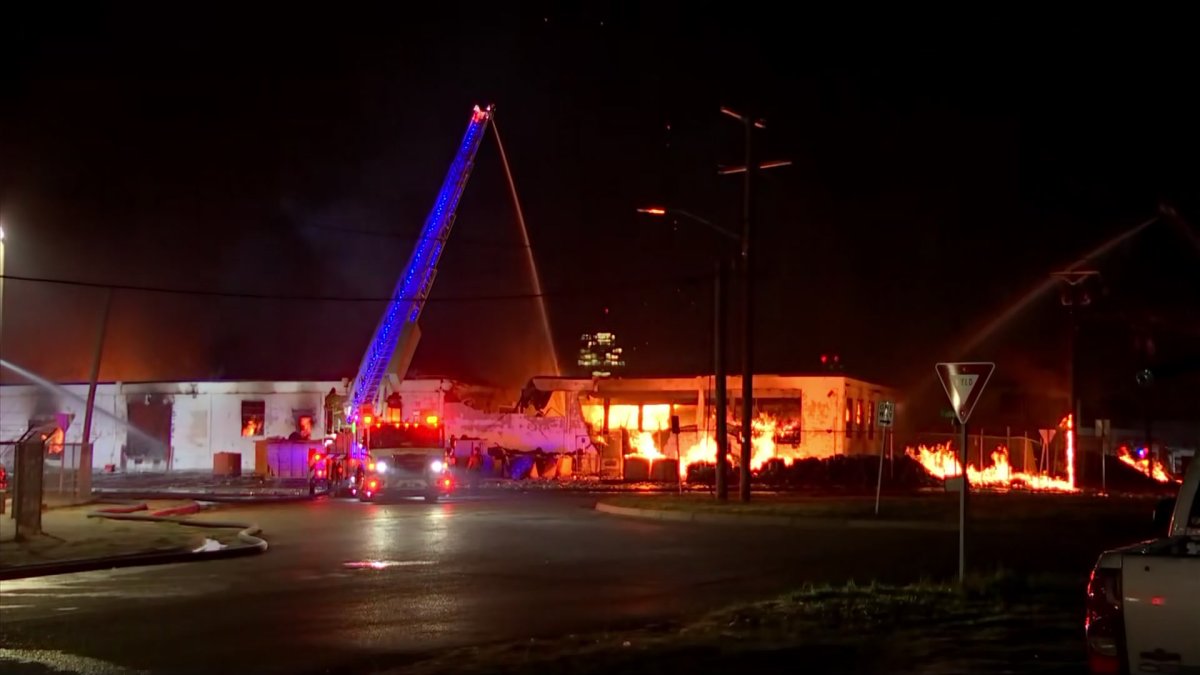 Raw Video: Large Warehouse Fire Near Downtown Fort Worth – NBC 5 Dallas ...