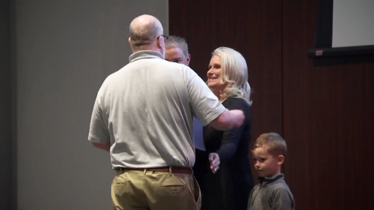 Texas 911 Dispatcher Awarded Nbc 5 Dallas Fort Worth